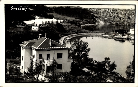 Foto Ansichtskarte / Postkarte Omi alj auf der Insel Krk Kroatien, Blick auf ein Wohnhaus, Bucht ...