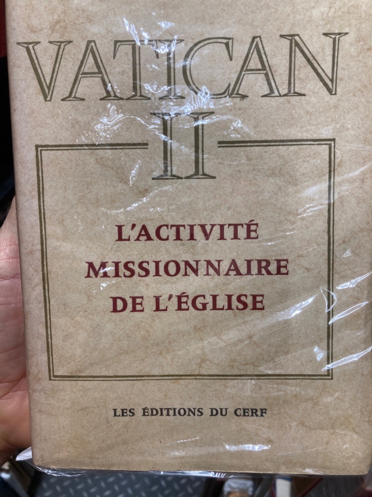 Vatican II. L'Activité Missionnaire de l'Église. by Vatican Council II ...