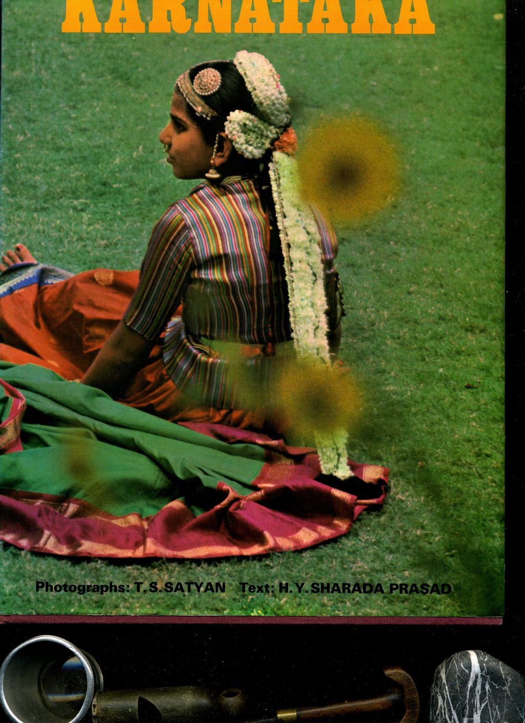 Exploring Karnataka. Photographs by T.S.Satyan. von H. Y. Sharada Prasad:: (1981) | Umbras ...