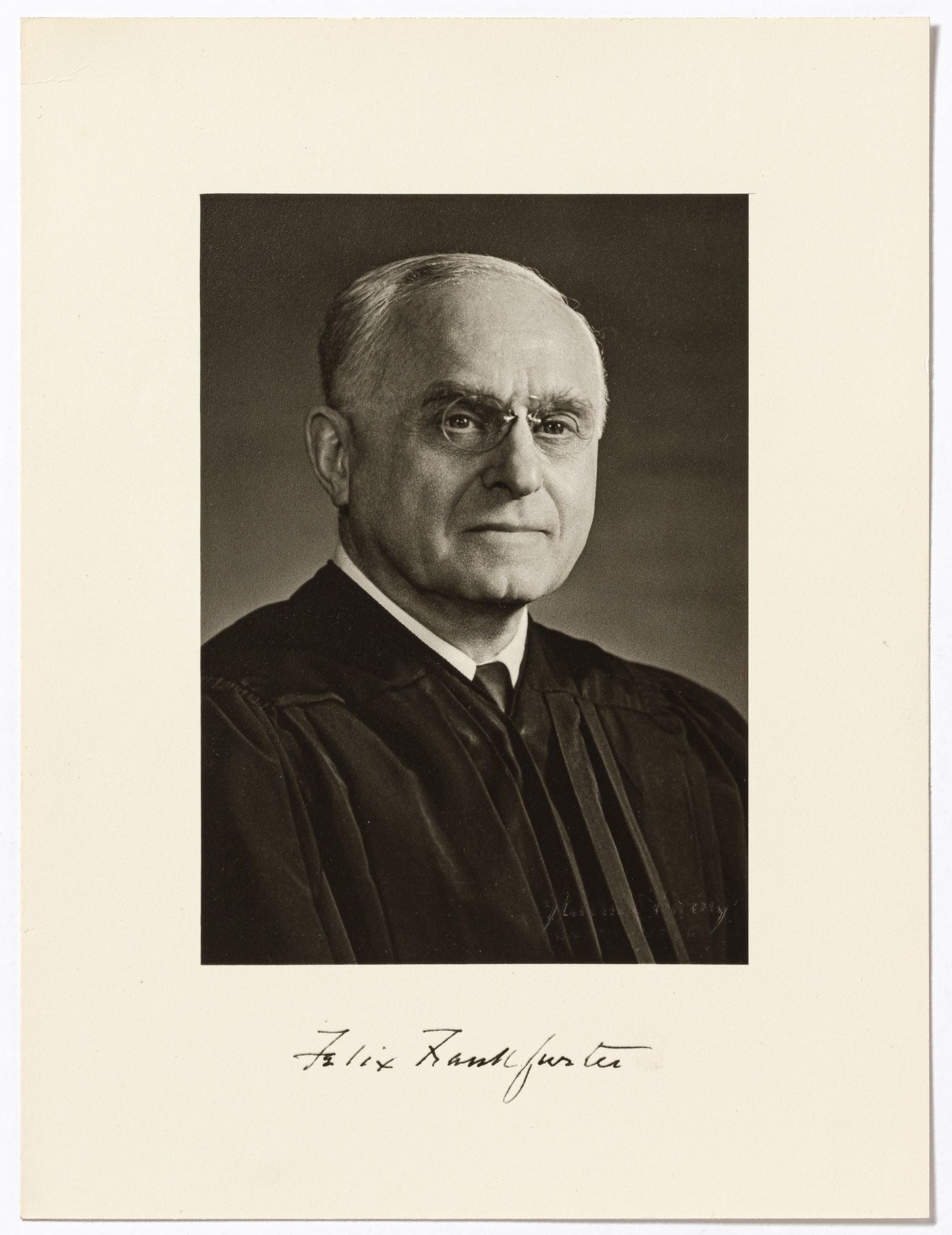 Signed Photograph of Felix Frankfurter par FRANKFURTER, Felix: Fine ...