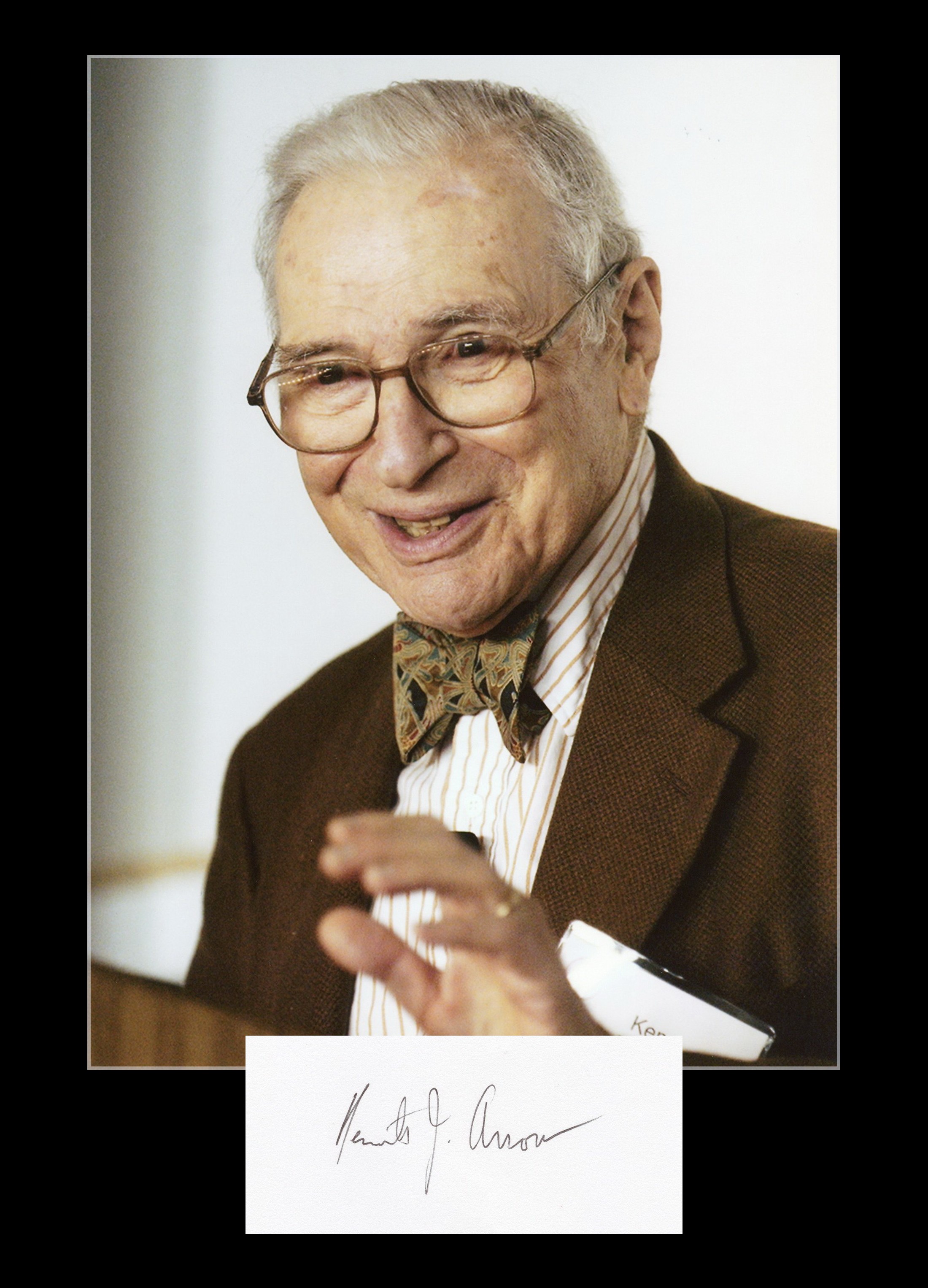 Kenneth Arrow (1921-2013) - Carte signée + Photo - 90s by Kenneth Arrow ...