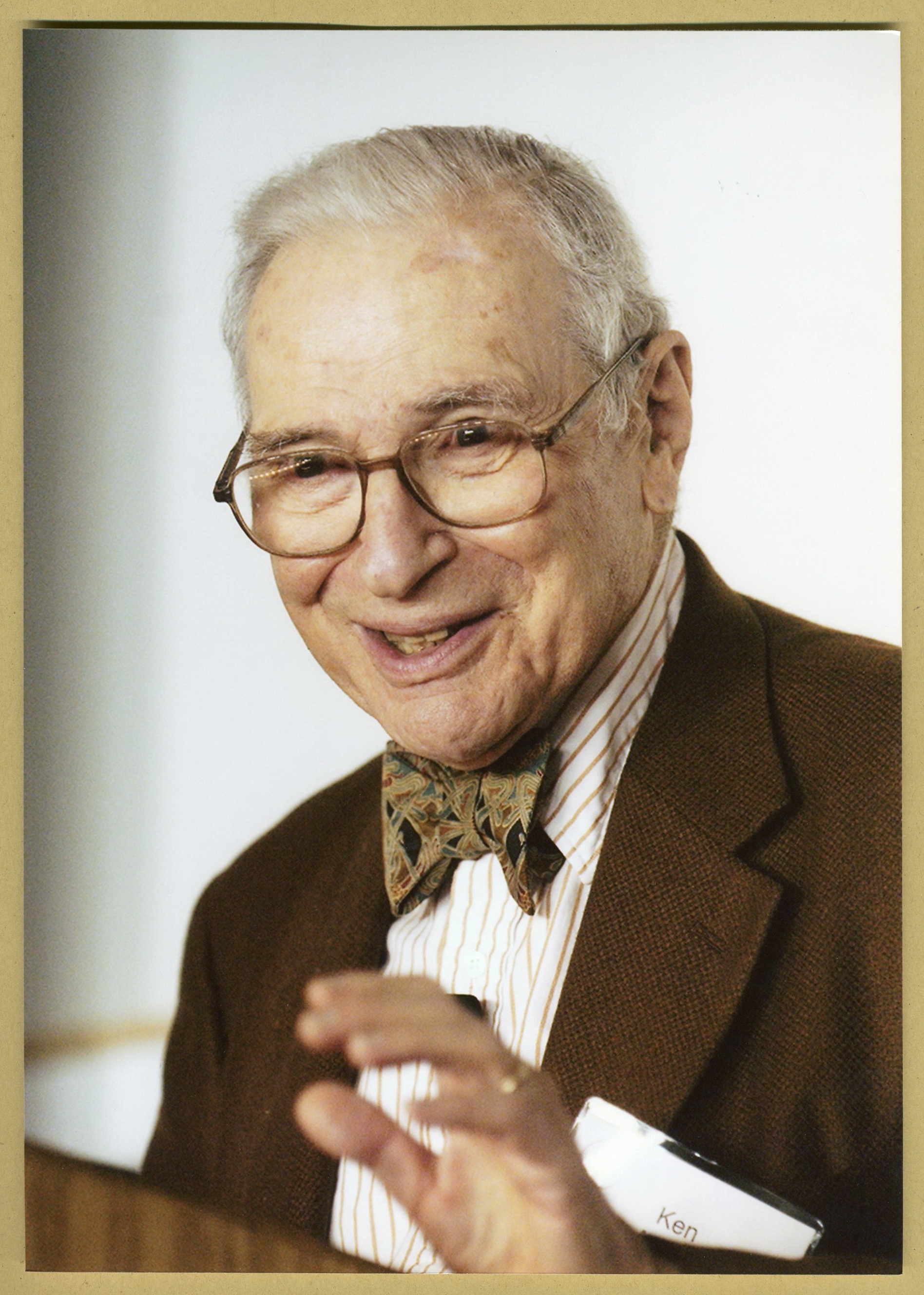 Kenneth Arrow (1921-2013) - Carte signée + Photo - 90s by Kenneth Arrow ...