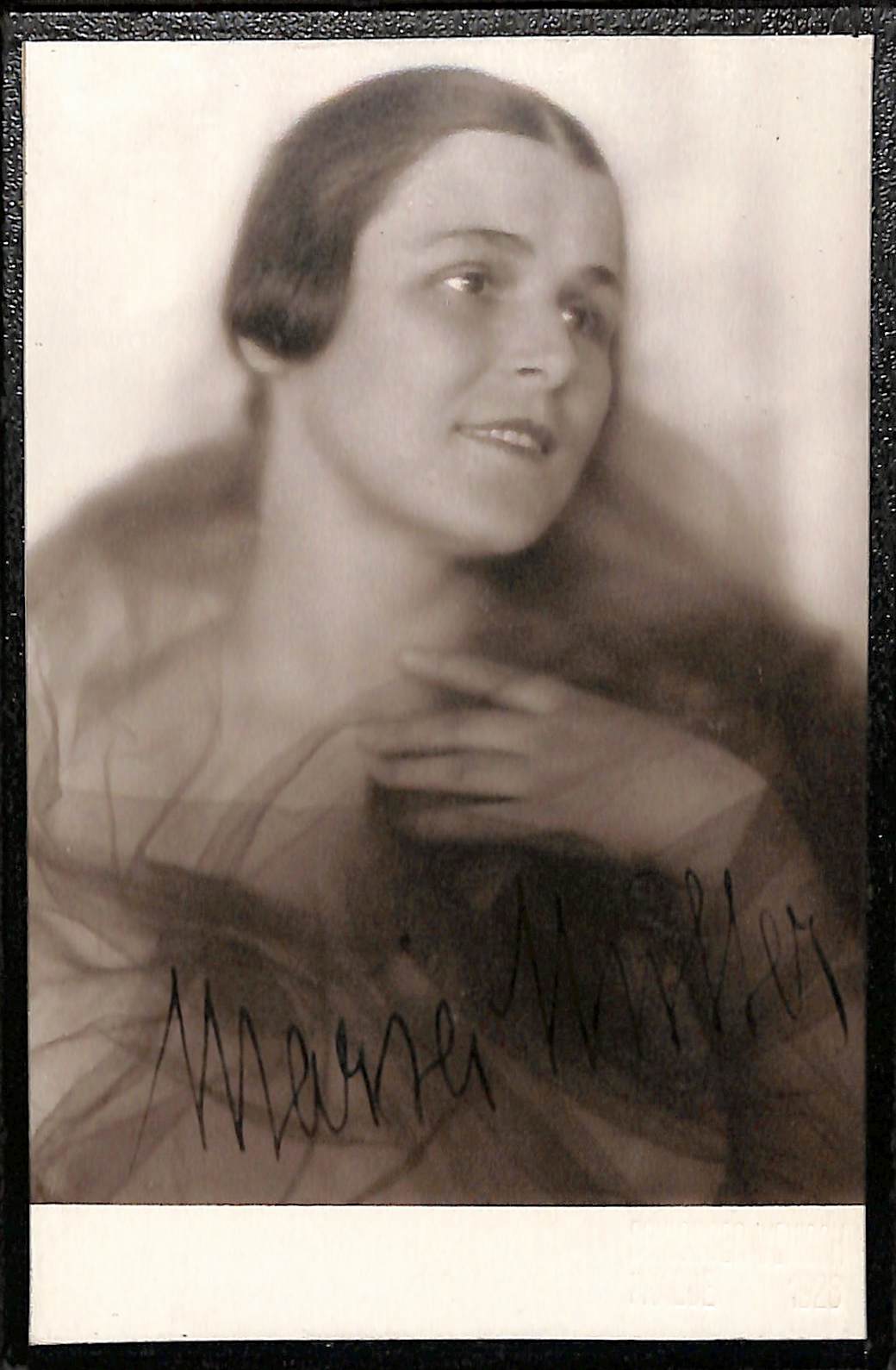 Porträtfotografie (Schlosser Wenisch, Prag) mit eigenh. Unterschrift ...