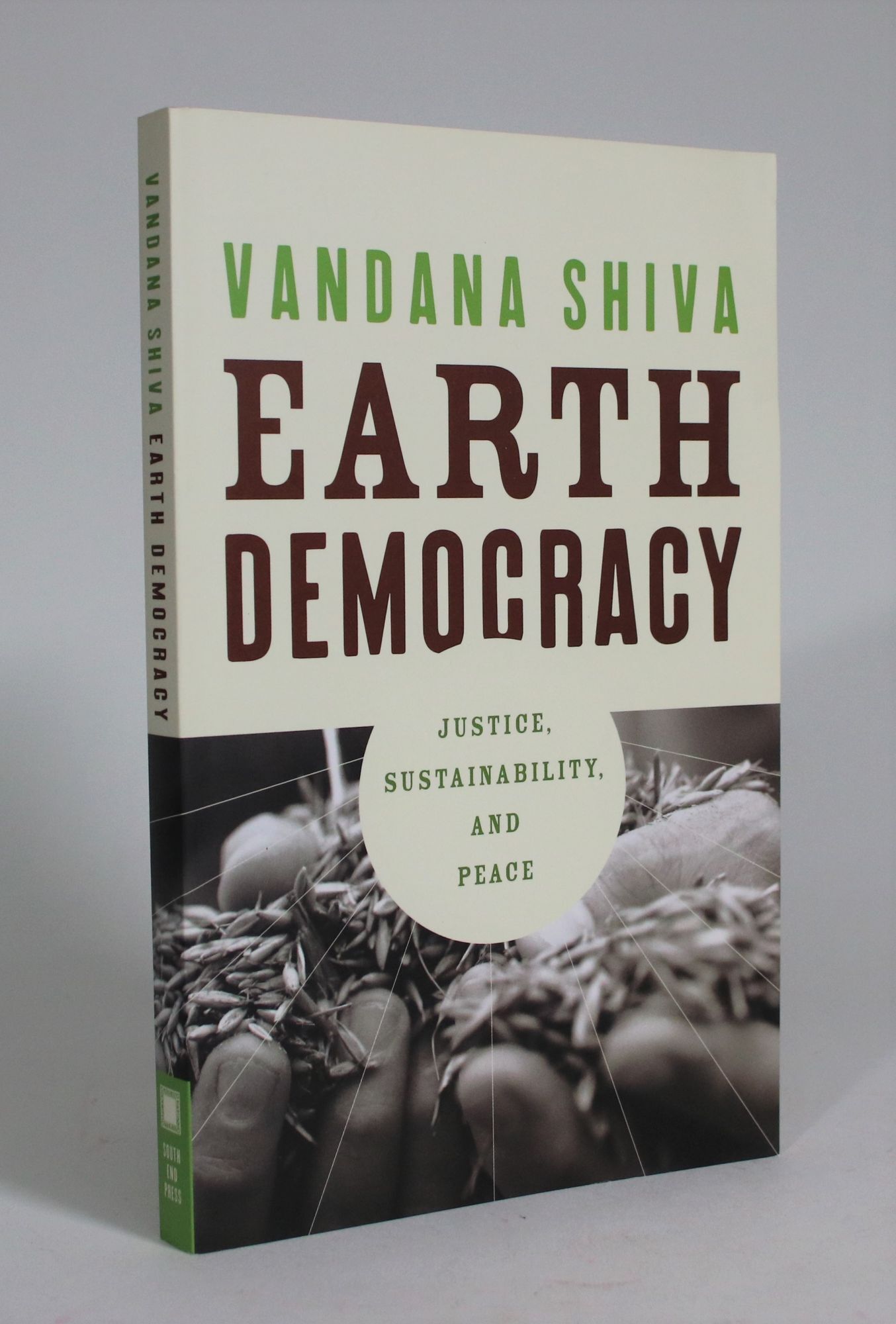 Earth Democracy: Justice, Sustainability, and Peace von Shiva, Vandana ...