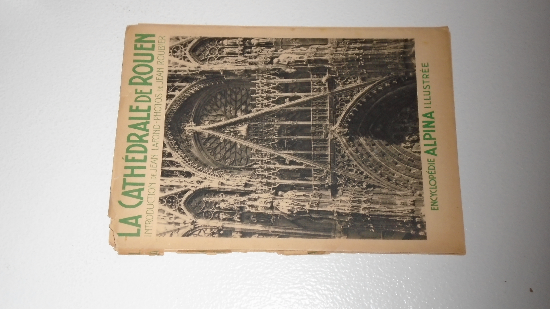 La cathedrale de Rouen. Introduction de Jean Lafond; photos de Jean ...