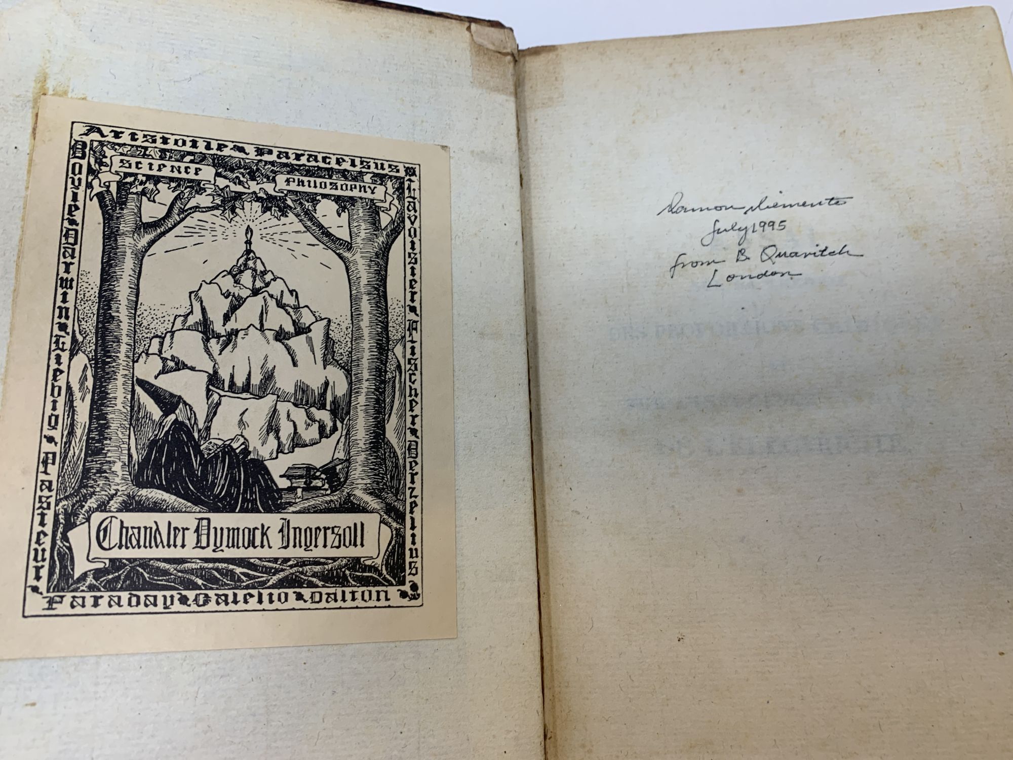 ESSAI SUR LA THEORIE DES PROPORTIONS CHIMIQUES ET SUR L'INFLUENCE ...