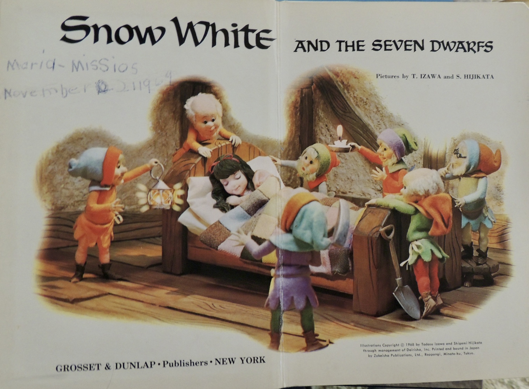 Snow White and the Seven Dwarfs *A Puppet Storybook* by T. Izawa; S ...