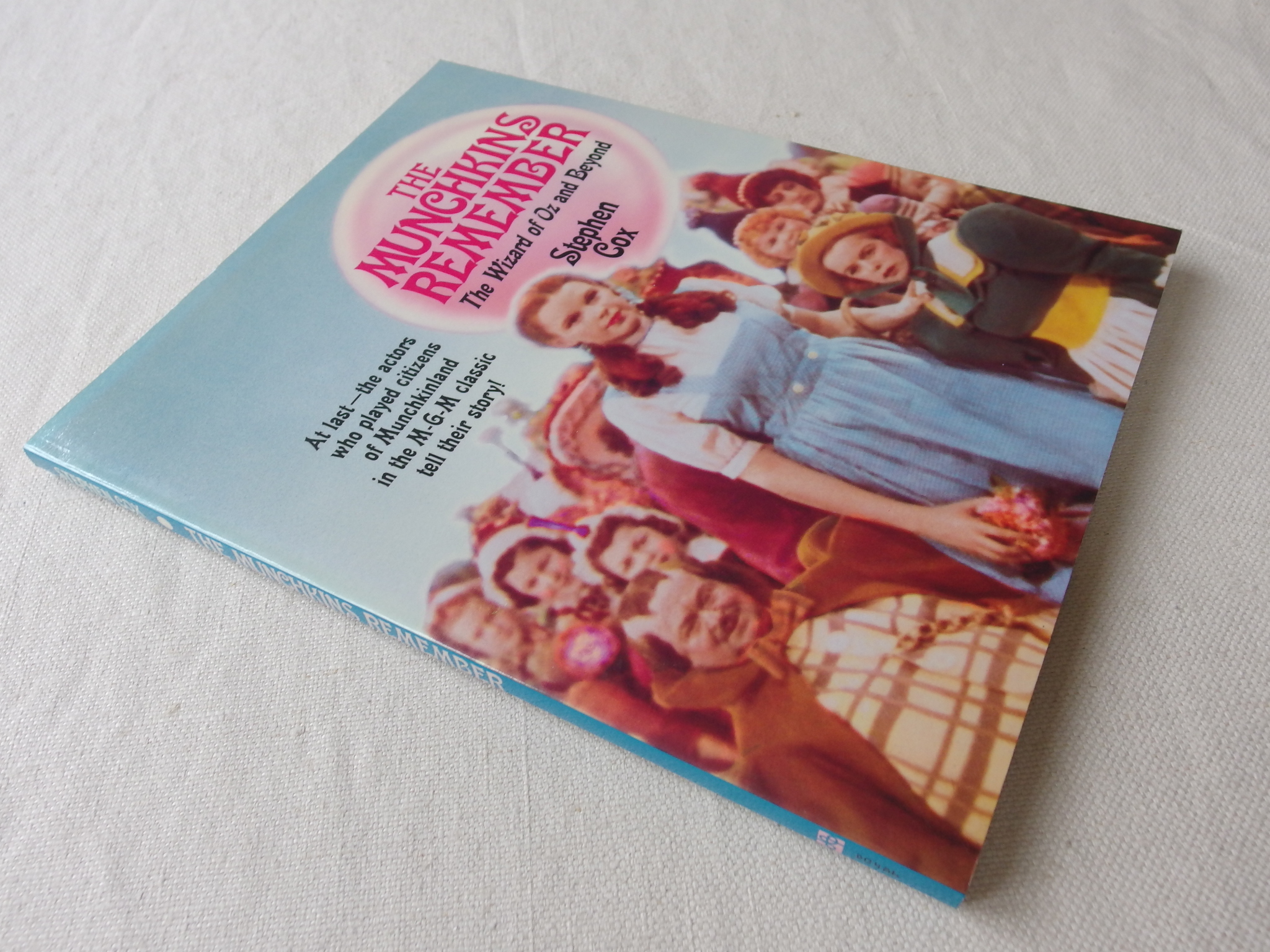 The Munchkins Remember: The Wizard of Oz and Beyond by Cox, Stephen ... The Munchkins Remember: The Wizard of Oz and Beyond by Cox, Stephen ...