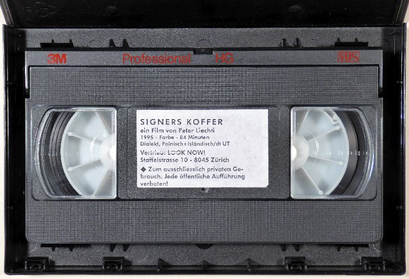 Signers Koffer. Unterwegs mit Roman Signer. Ein Film von Peter Liechti ...
