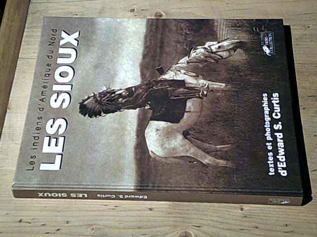 Les Sioux. Les Lakotas et les tribus mandans hidatsas et crows by CURTIS Edward S: (1995 ...