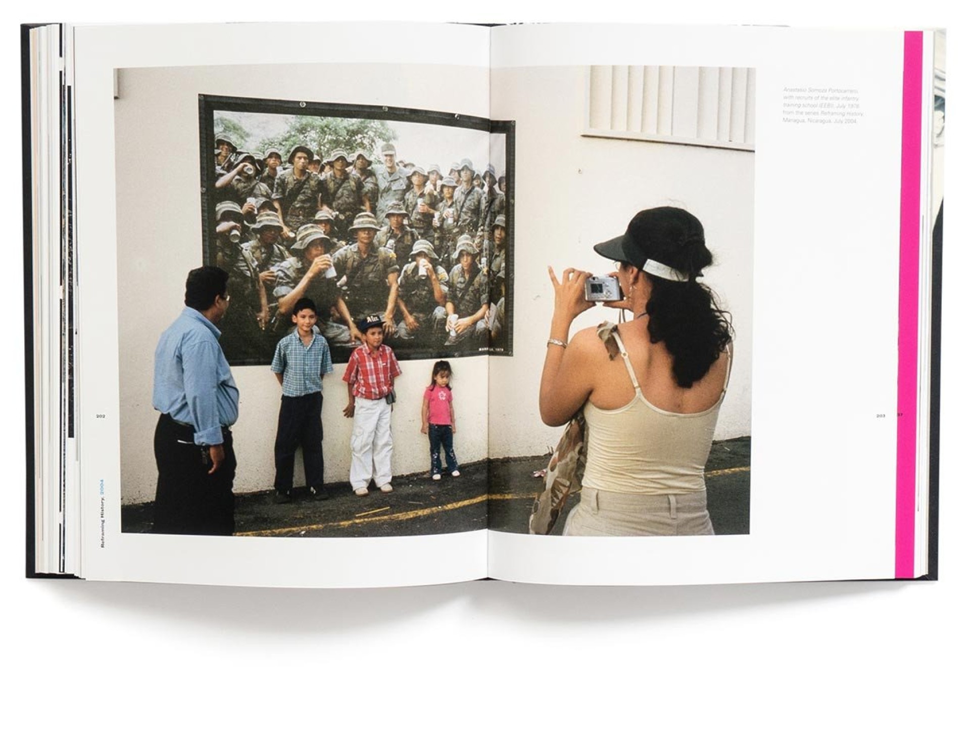 Susan Meiselas - In History by Kristen Lubben , Hg.: Neu Hardcover ...