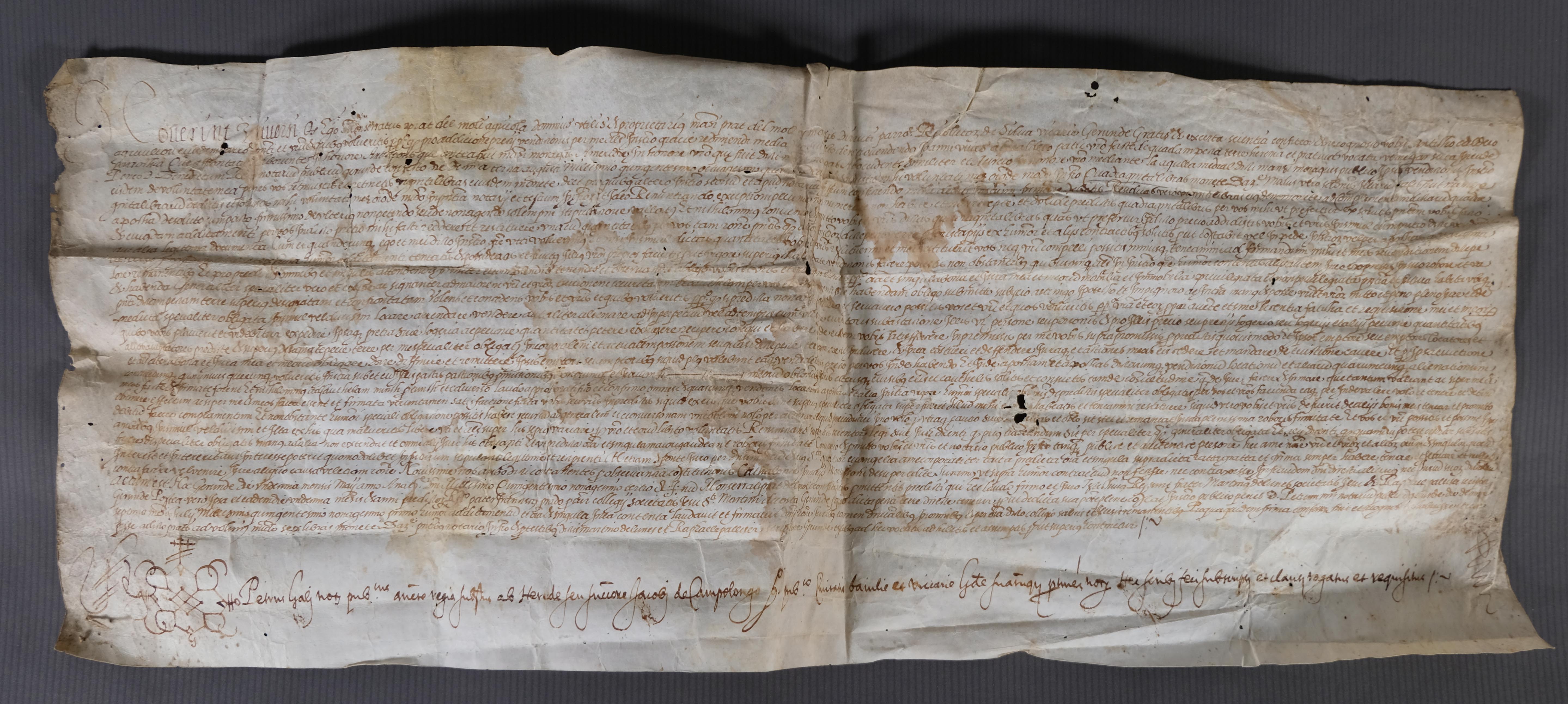 Antiguo documento manuscrito en latín sobre vitela hacia 1500 ...