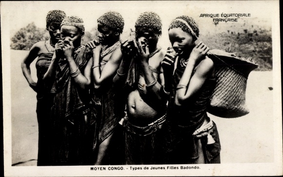 Ansichtskarte / Postkarte Moyen Congo, Types de Jeunes Filles Badondo ...