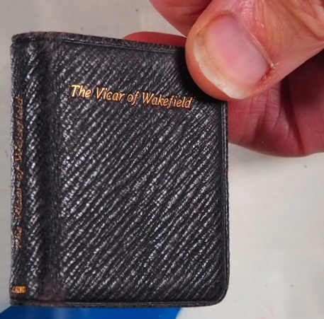 Vicar of Wakefield >>MINIATURE BOOK