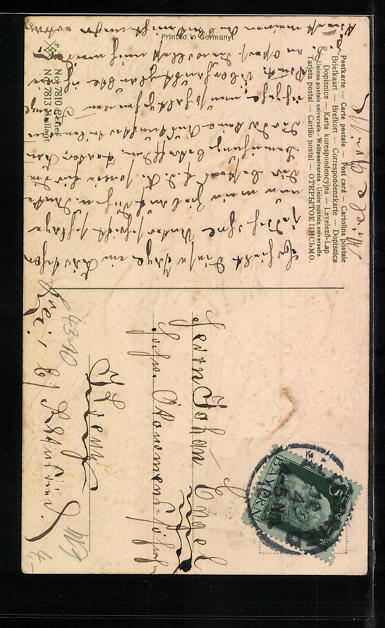 Präge-Ansichtskarte Gutbetuchtes Liebespaar bei einer Rast im Walde ...