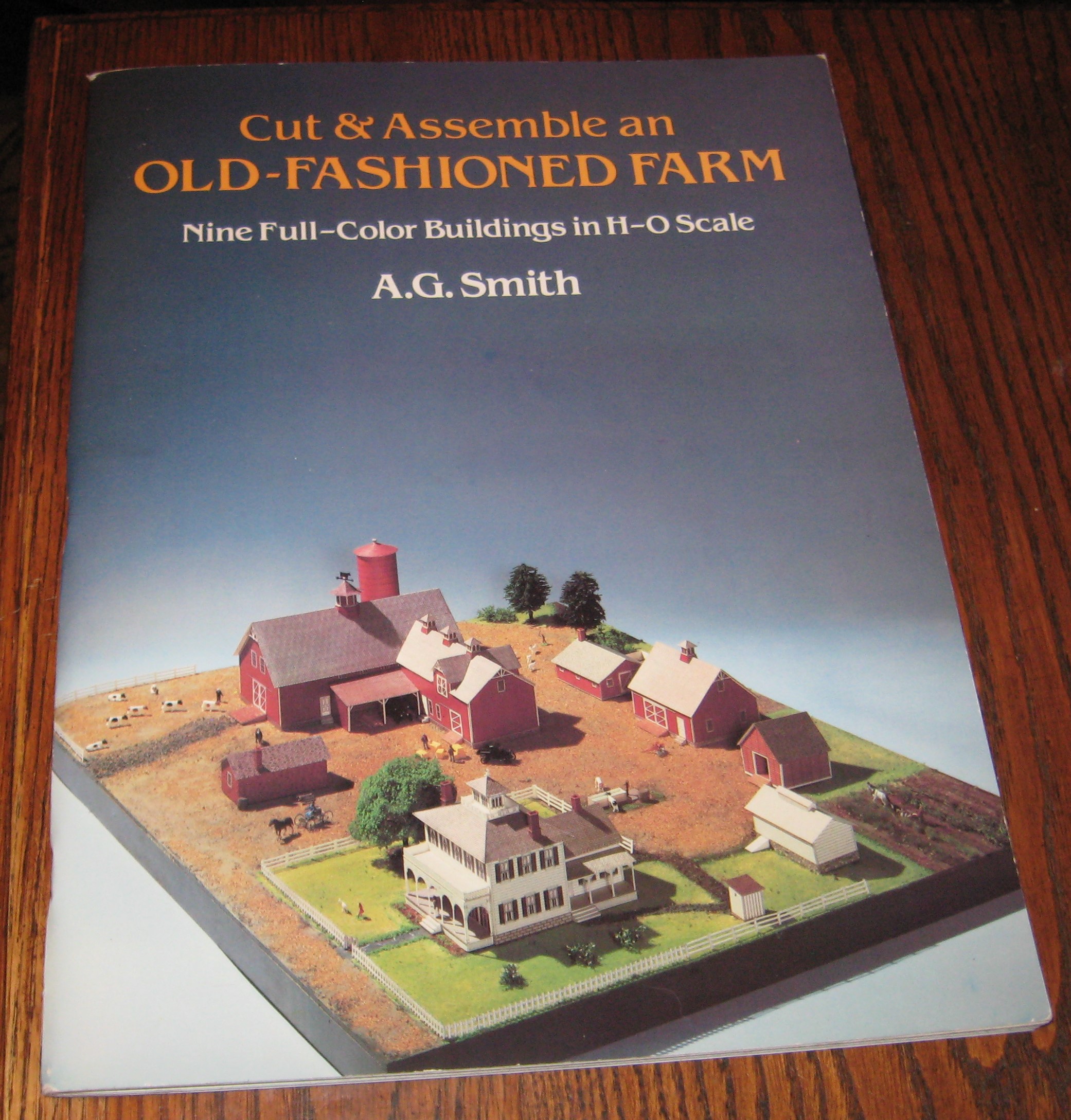 Cut and Assemble an Old-Fashioned Farm: Nine Full-Color Buildings in H ...