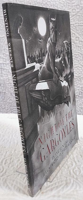 Night Of The Gargoyles By Bunting Eve Illustrated By David Wiesner Fine Hardcover 1st Edition