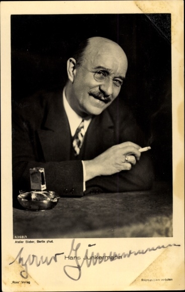Ansichtskarte / Postkarte Schauspieler Hans Junkermann mit Zigarette ...