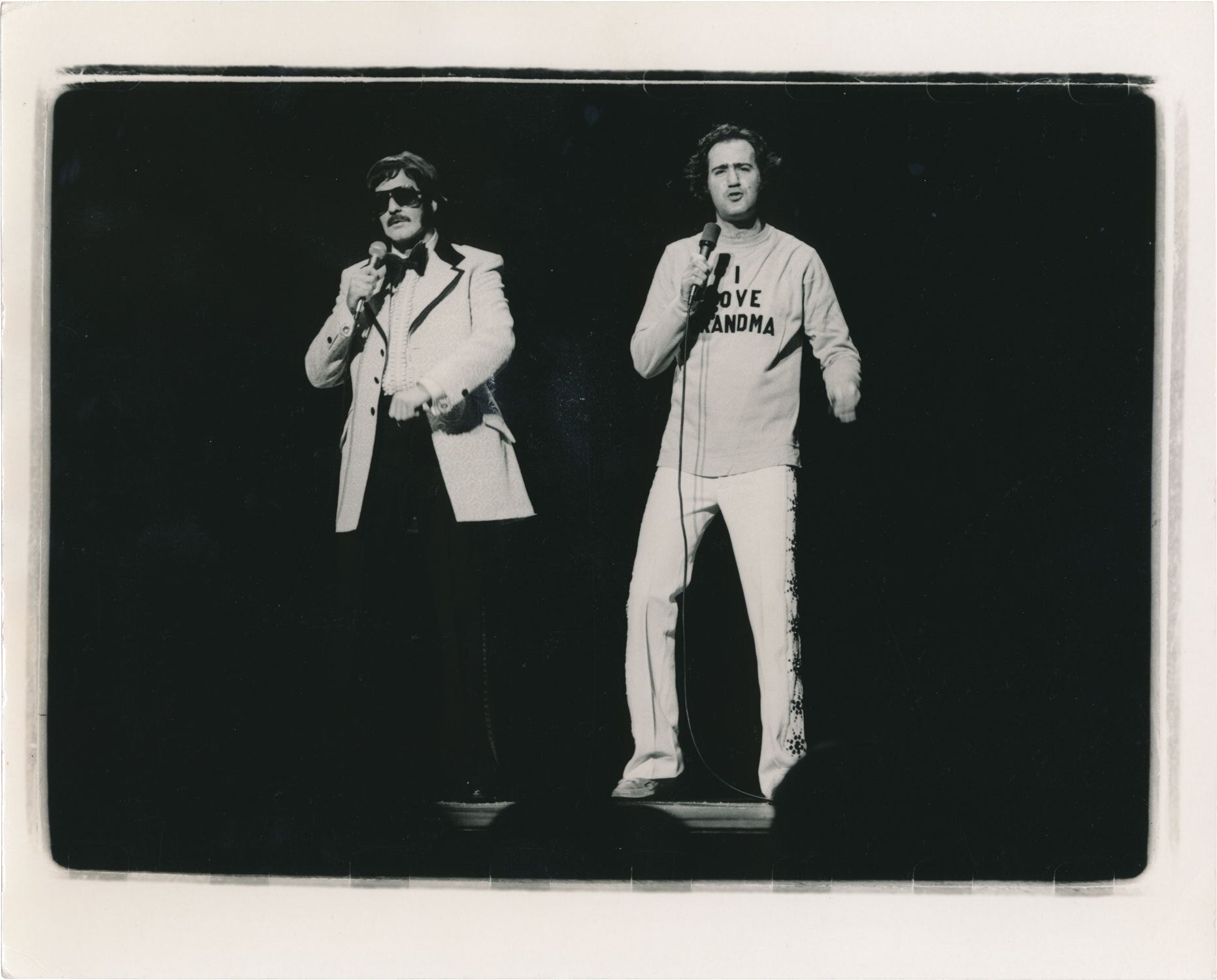Three original photographs of Andy Kaufman performing onstage, circa 1978 von Andy Kaufman Bob ...