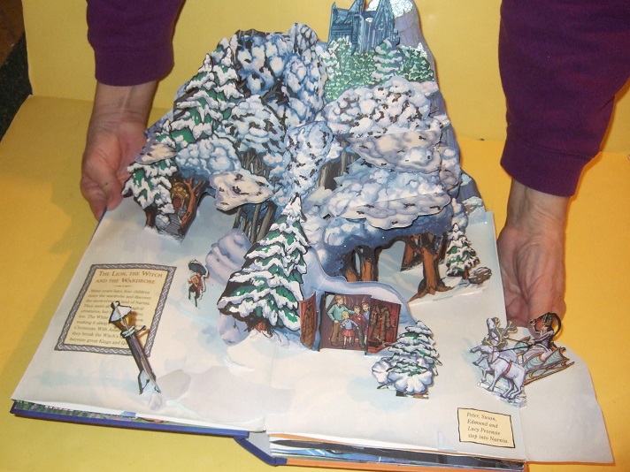 Chronicles of Narnia POP-UP Book by Robert Sabuda: 7 popups for The ...