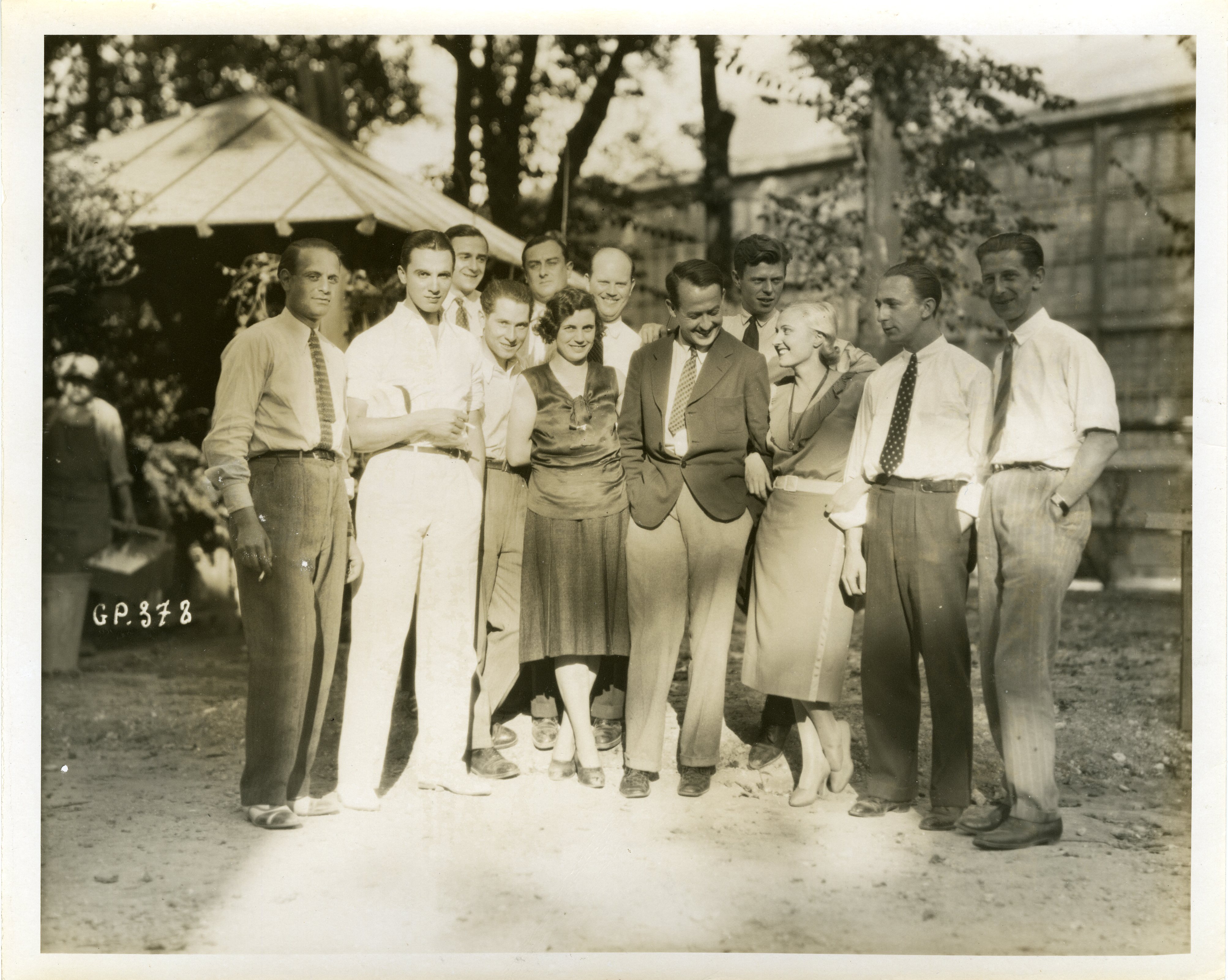 1er rang: "Gaston JACQUET, Enrique de RIVERO, Philippe HÉRIAT, Yvette ...
