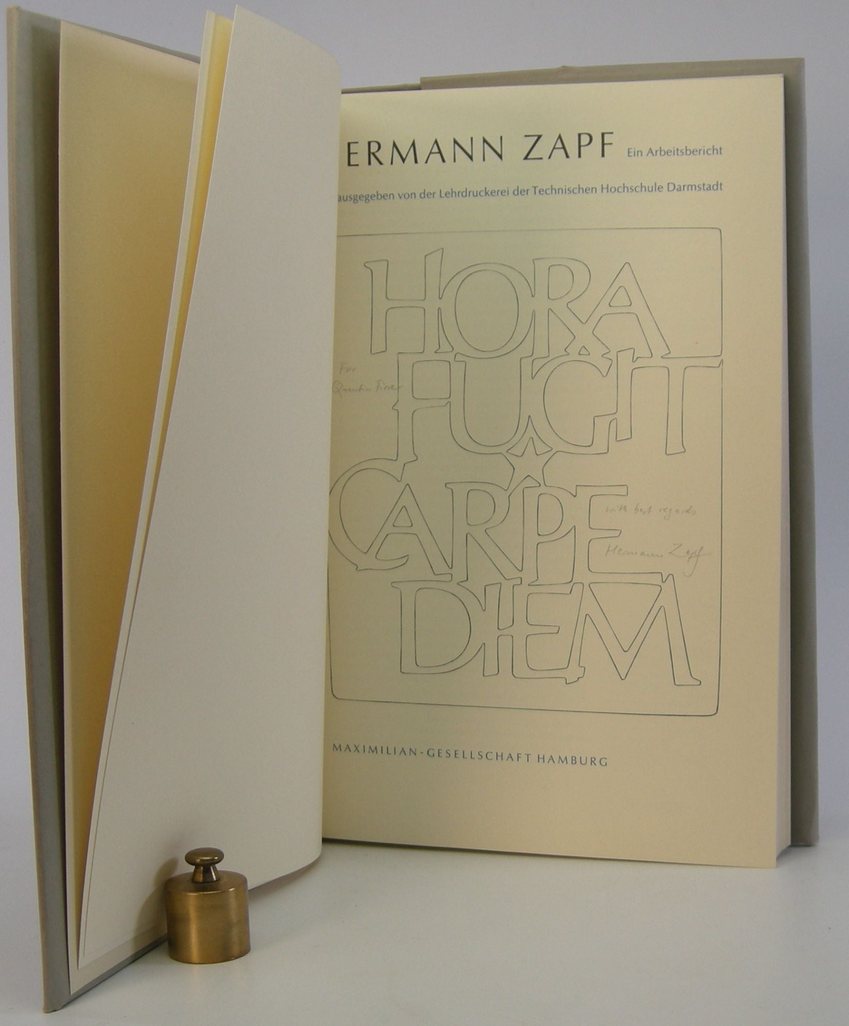 Hermann Zapf; ein Arbeitsbericht. Herausgegeben von der Lehrdruckerei ...