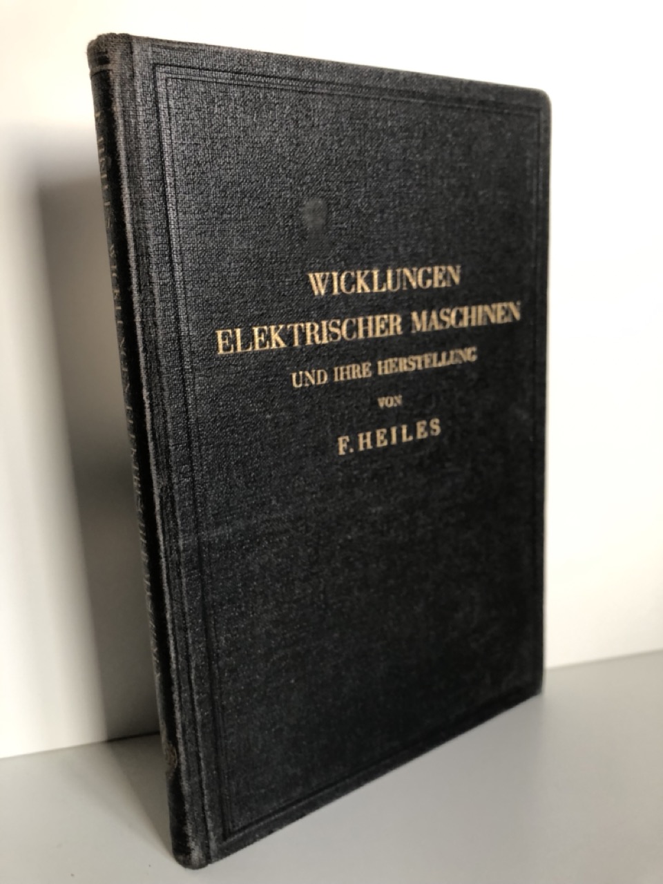 Wicklungen elektrischer Maschinen und ihre Herstellung. Mit 221 ...