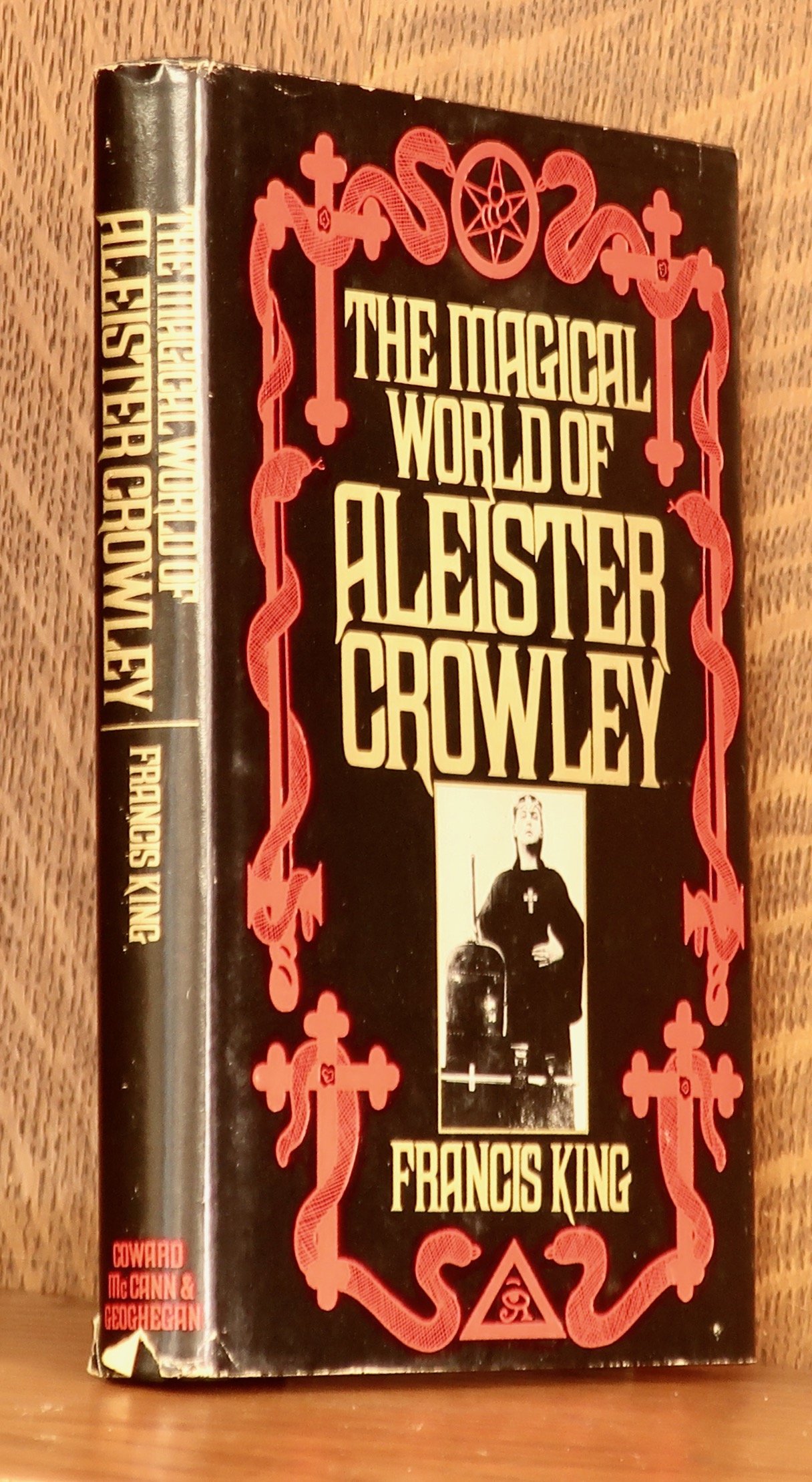 THE MAGICAL WORLD OF ALEISTER CROWLEY by Francis King: Very good ...