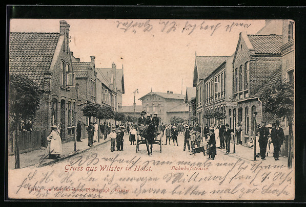 Ansichtskarte Wilster /Holst., Bahnhofstrasse mit Passanten und Kutsche ...