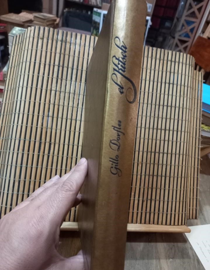 El Kitsch / Antología del mal gusto by Gillo Dorfles: Muy bien ...