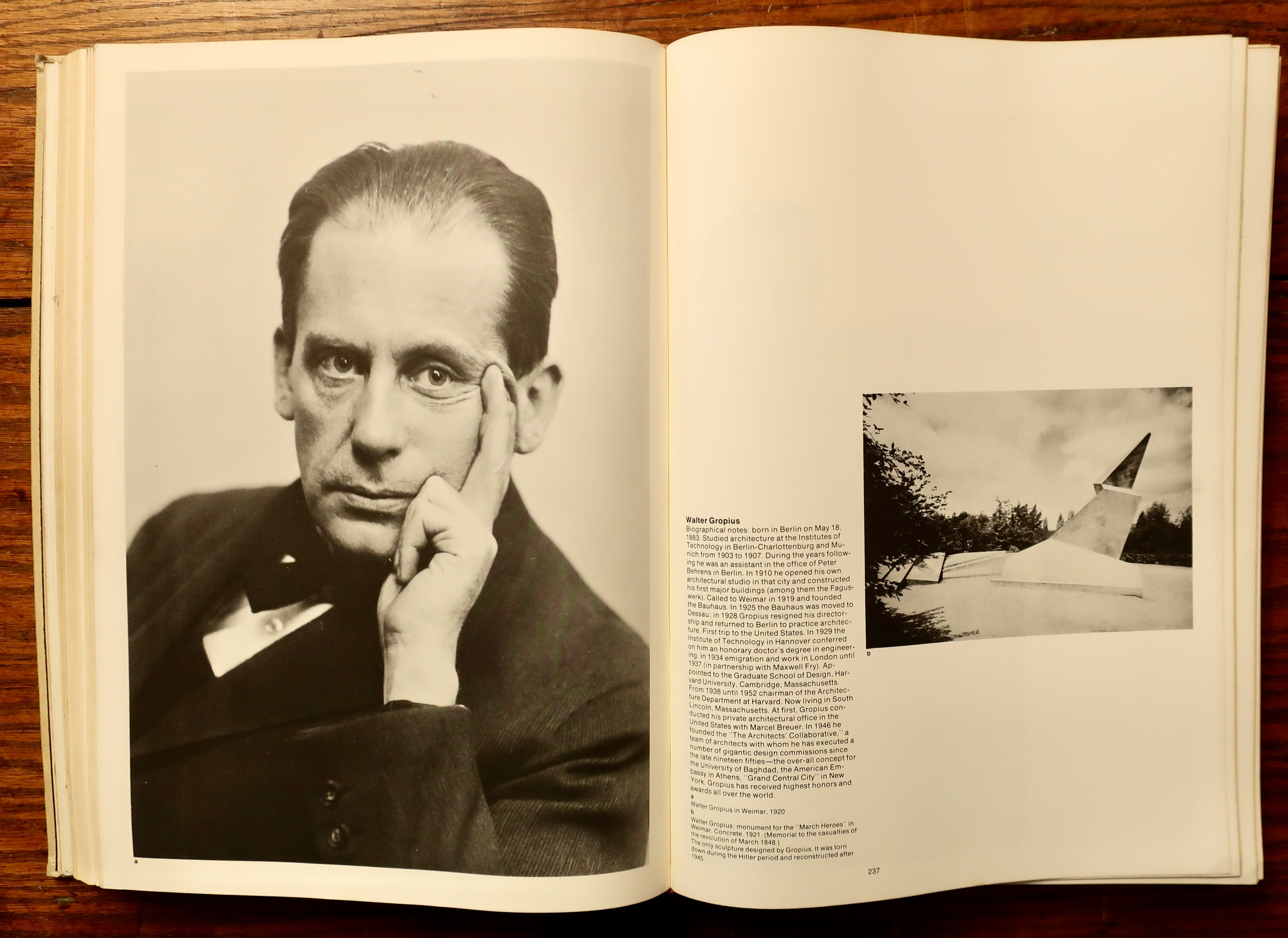 BAUHAUS by Hans Wingler: Good Hardcover (1969) first edition. | Andre ...