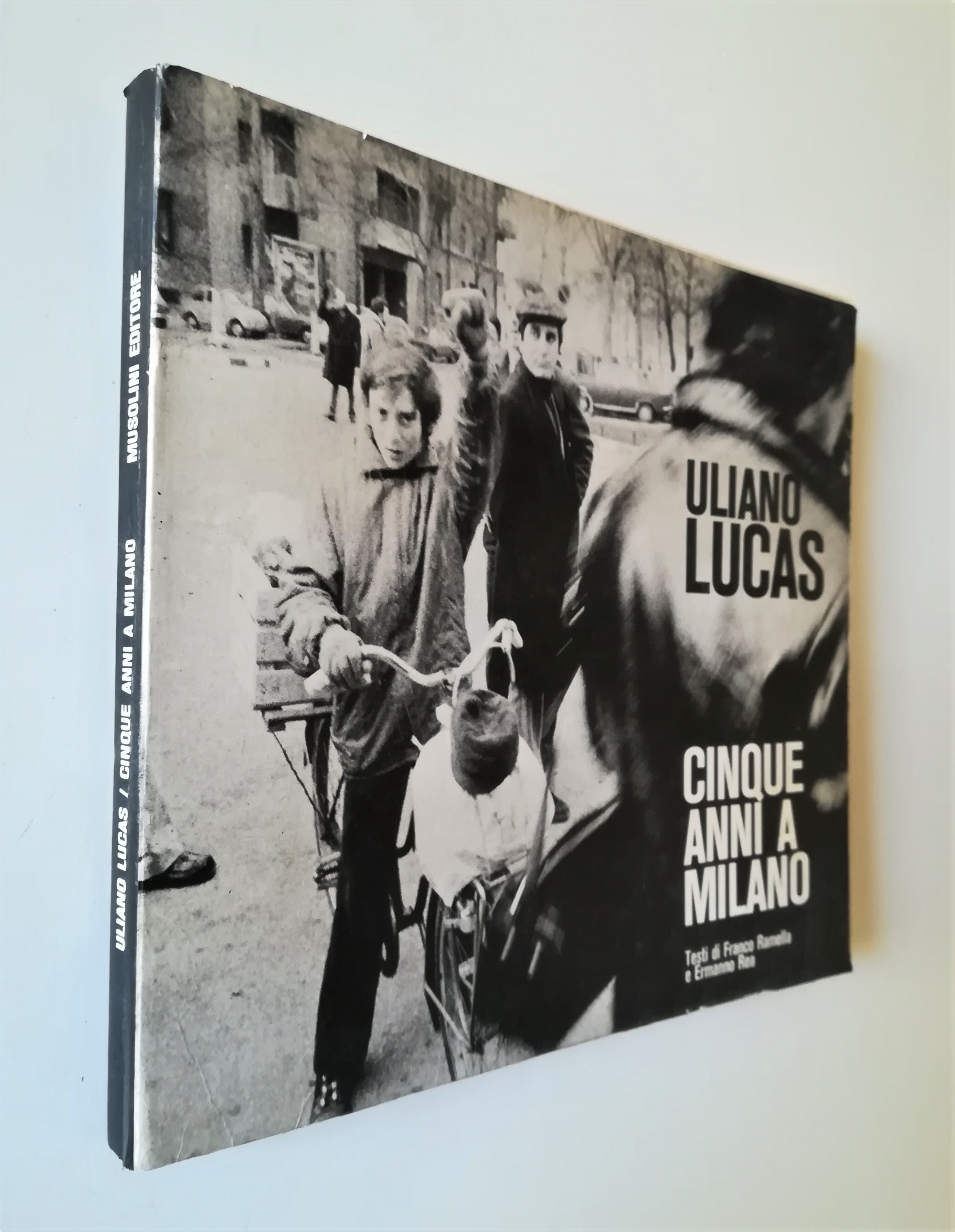 Cinque anni a Milano by Uliano Lucas: buono Brossura (1973) prima ...