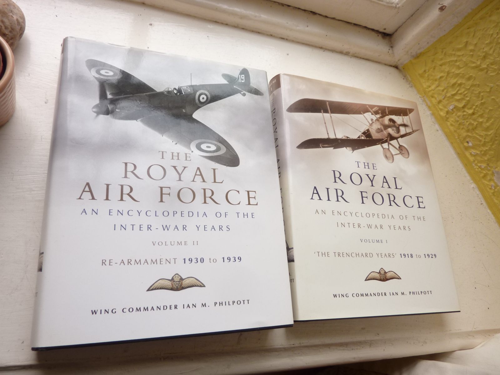 Royal Air Force, An Encyclopedia of the Inter-War Years, The. Volume 1 ...