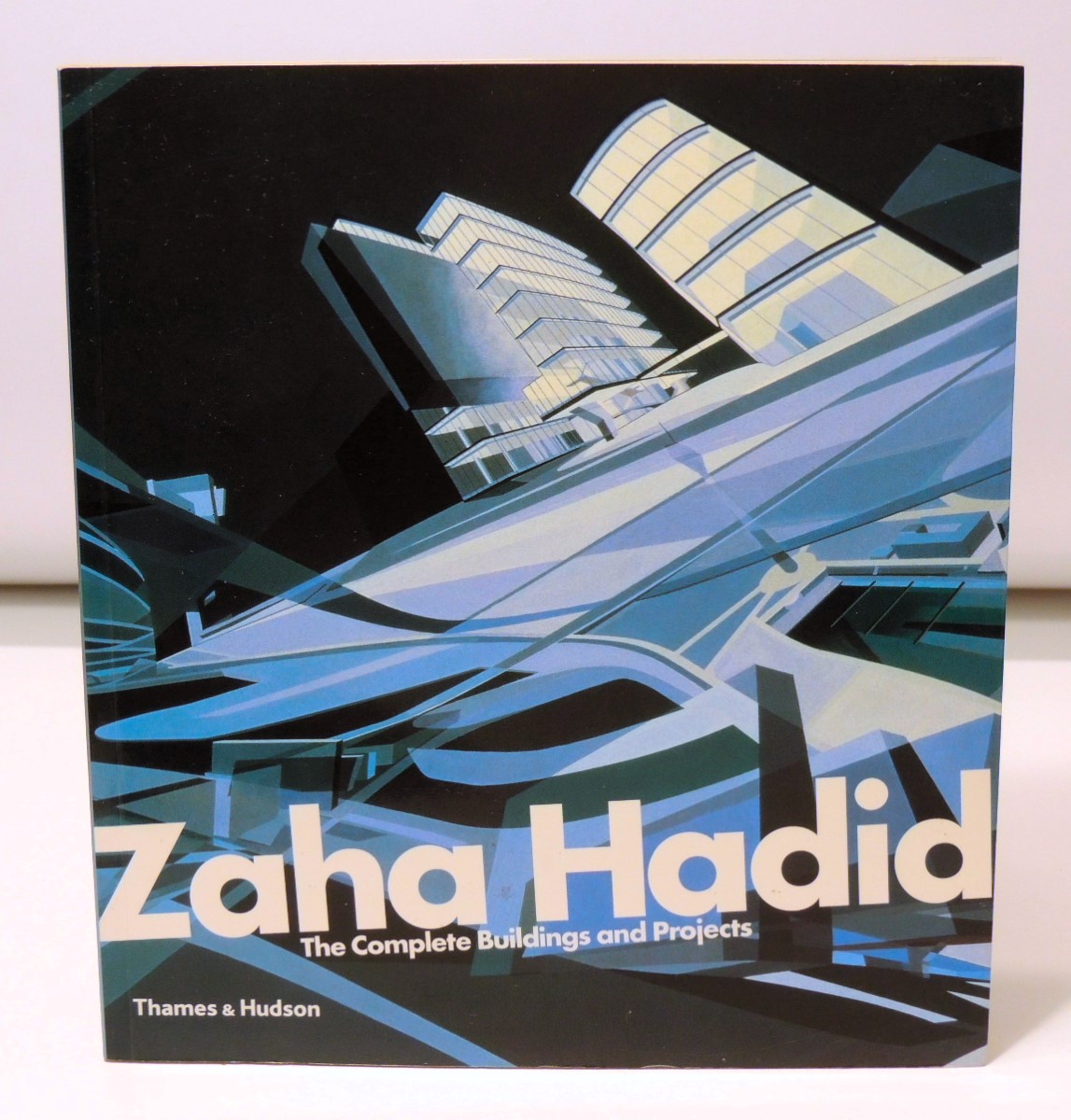Zaha Hadid: The Complete Buildings and Projects by Betsky, Aaron: quasi ...