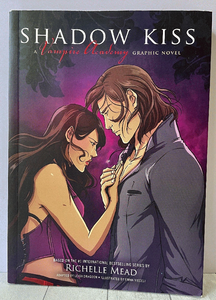 Shadow Kiss: A Graphic Novel (Vampire Academy) by Mead, Richelle ...
