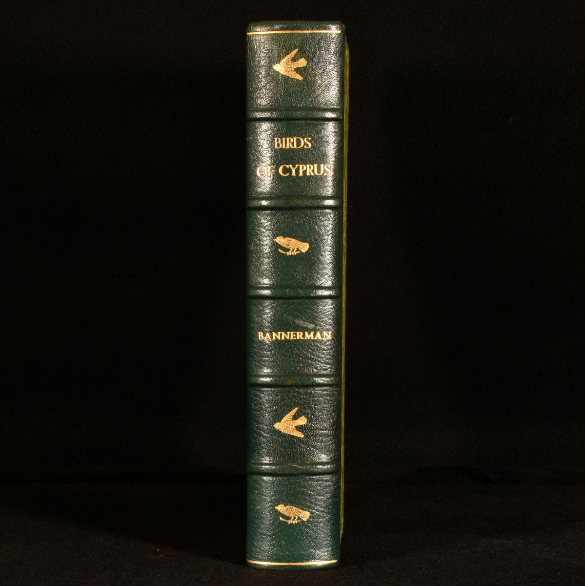 Birds of Cyrus von David A. Bannerman and W. Mary Bannerman: Very Good ...