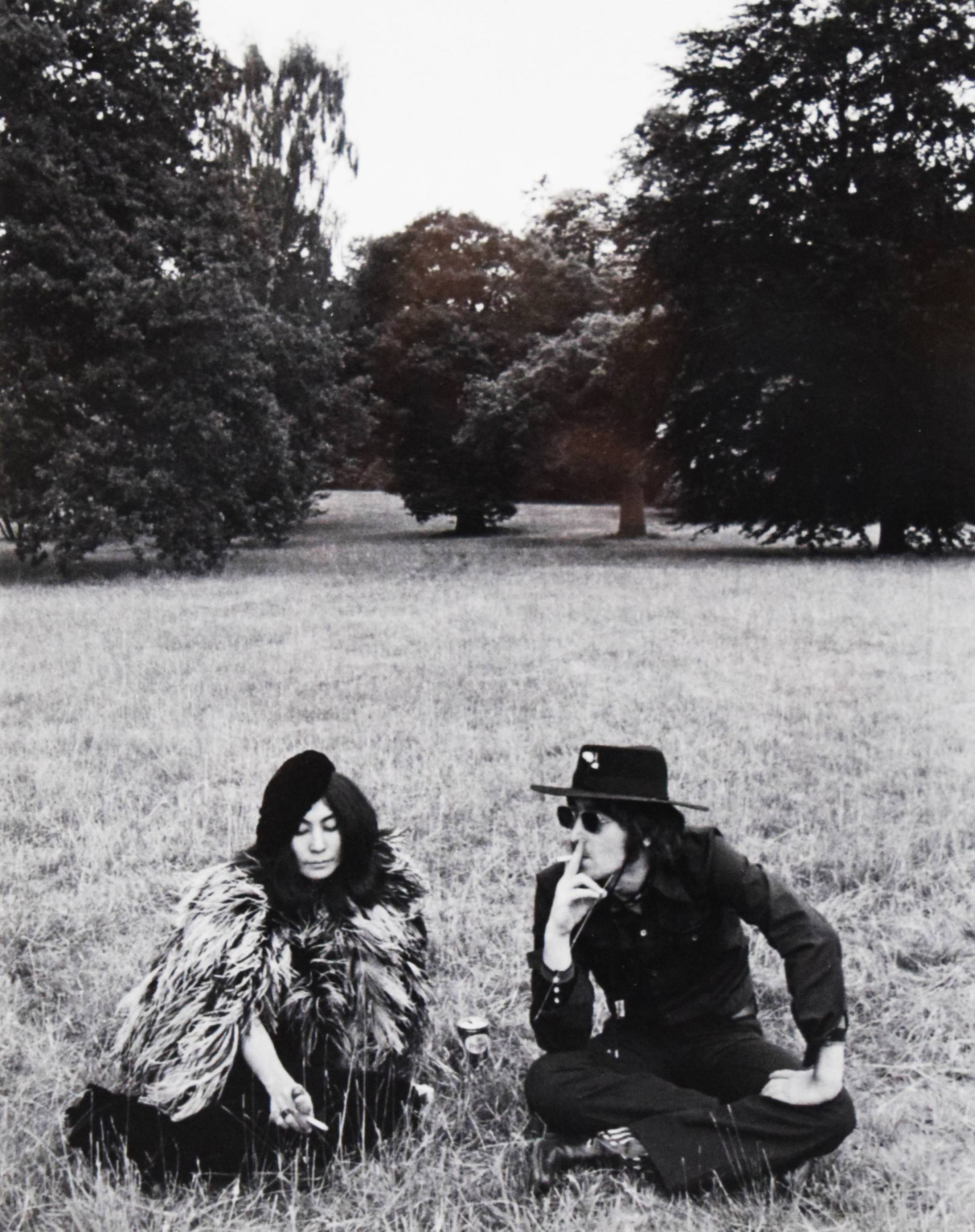 Lennon, John Winston (1940-1980) und Yoko Ono Lennon (geb. 1933). Orig ...