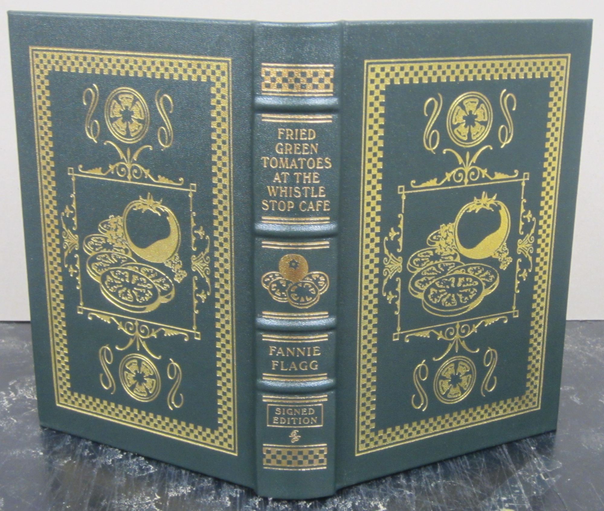 Fried Green Tomatoes at the Whistle Stop Cafe by Flagg, Fannie: Fine ...