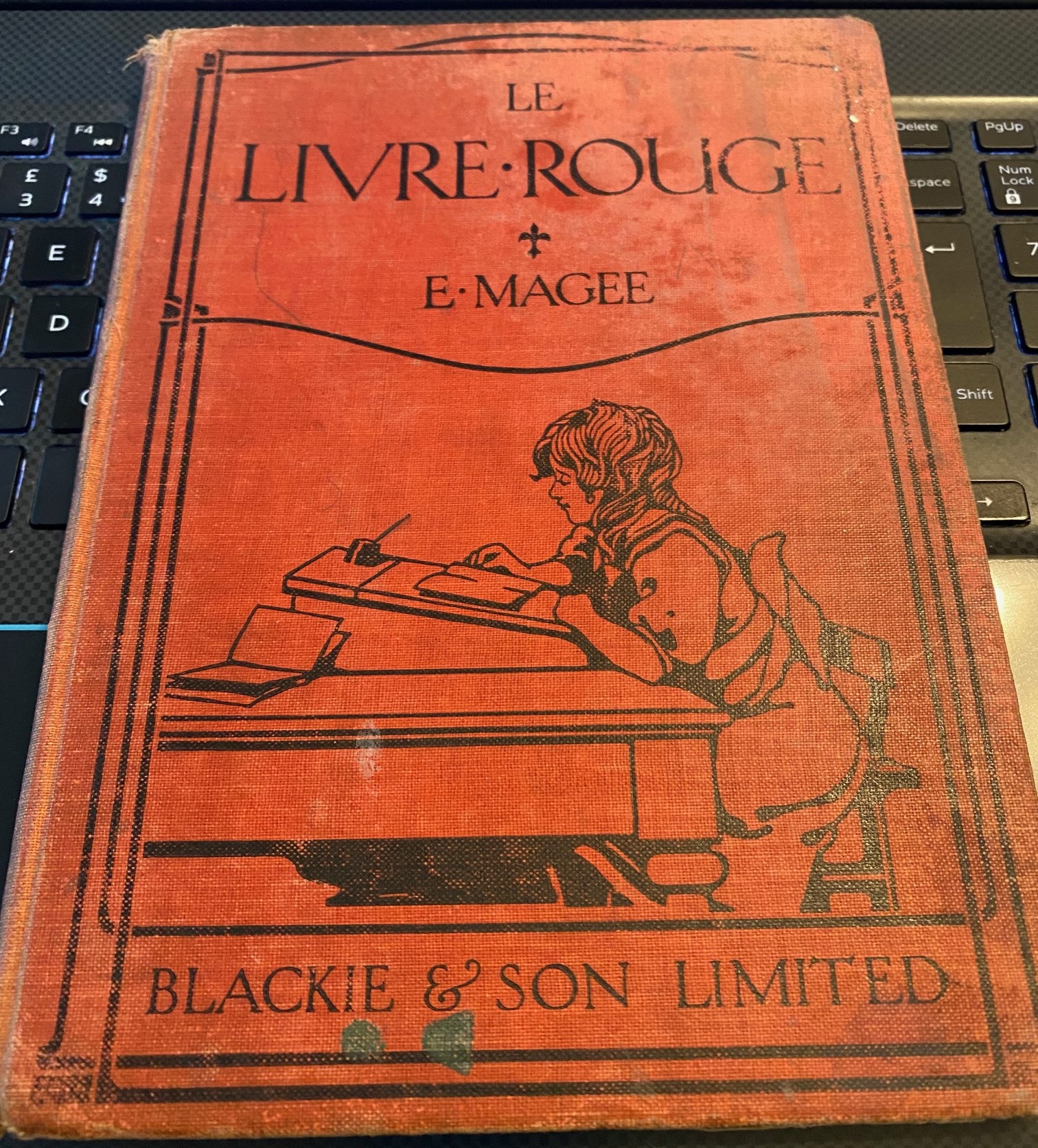 Le Livre Rouge by E. Magee: Poor Hardcover | Oopalba Books