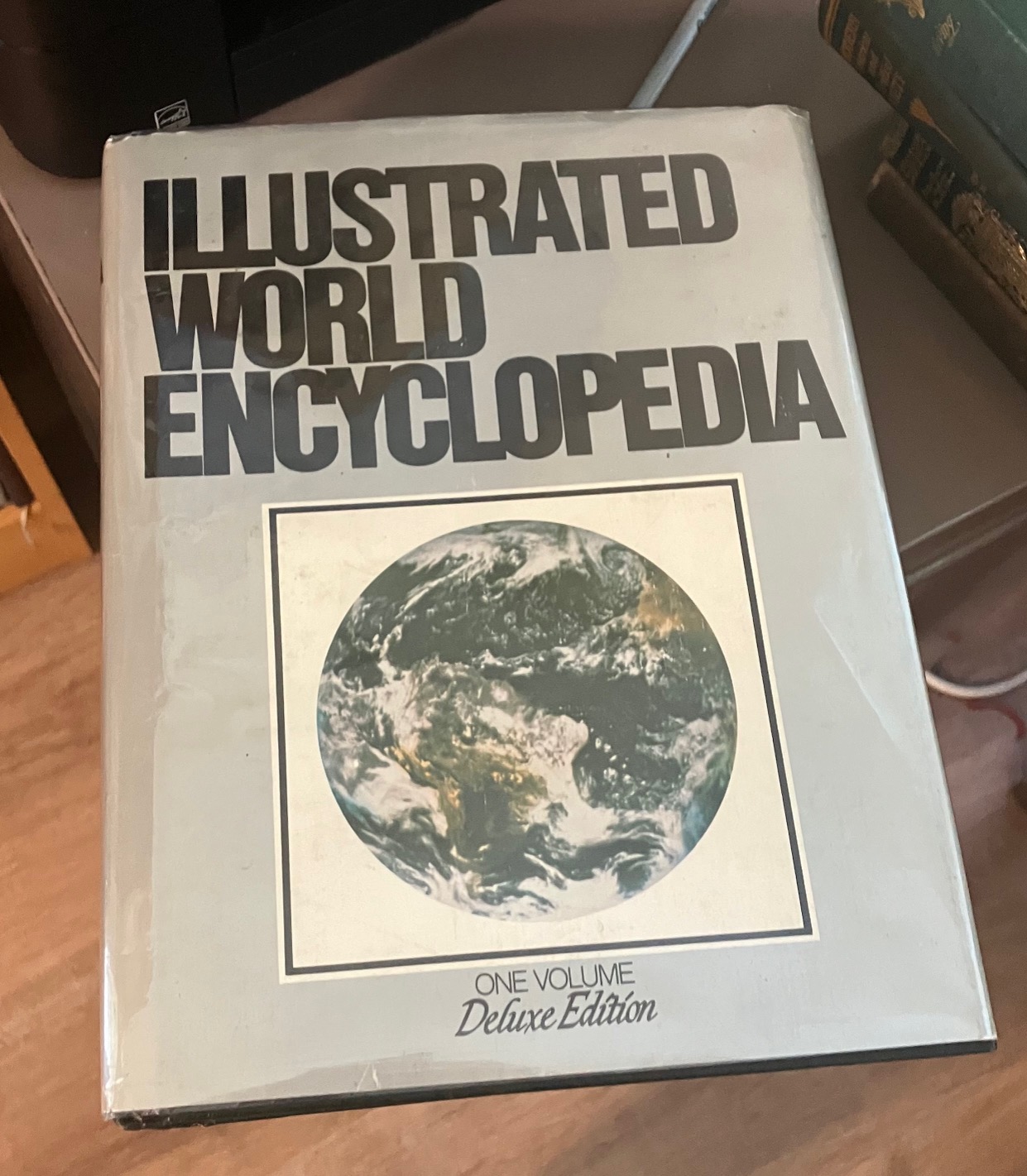 Illustrated World Encyclopedia - One Volume Deluxe Edition de Bobley ...