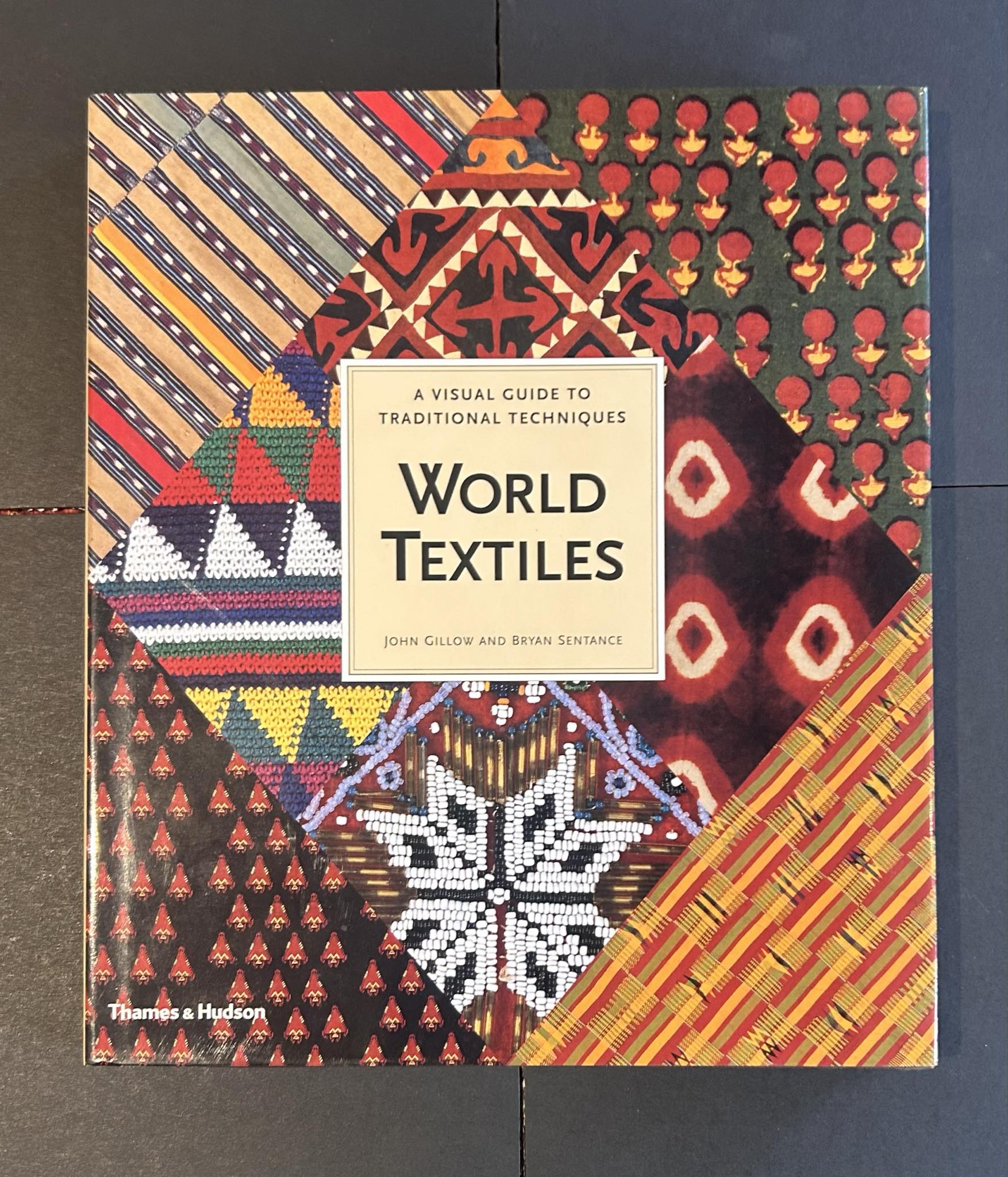 World Textiles: A Visual Guide to Tra: A Visual Guide to Traditional ...