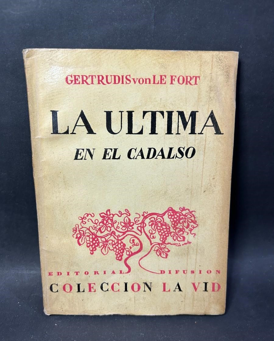 LA ULTIMA EN EL CADALSO - PRIMERA EDICIÓN EN ESPAÑOL by GERTRUDIS VON ...