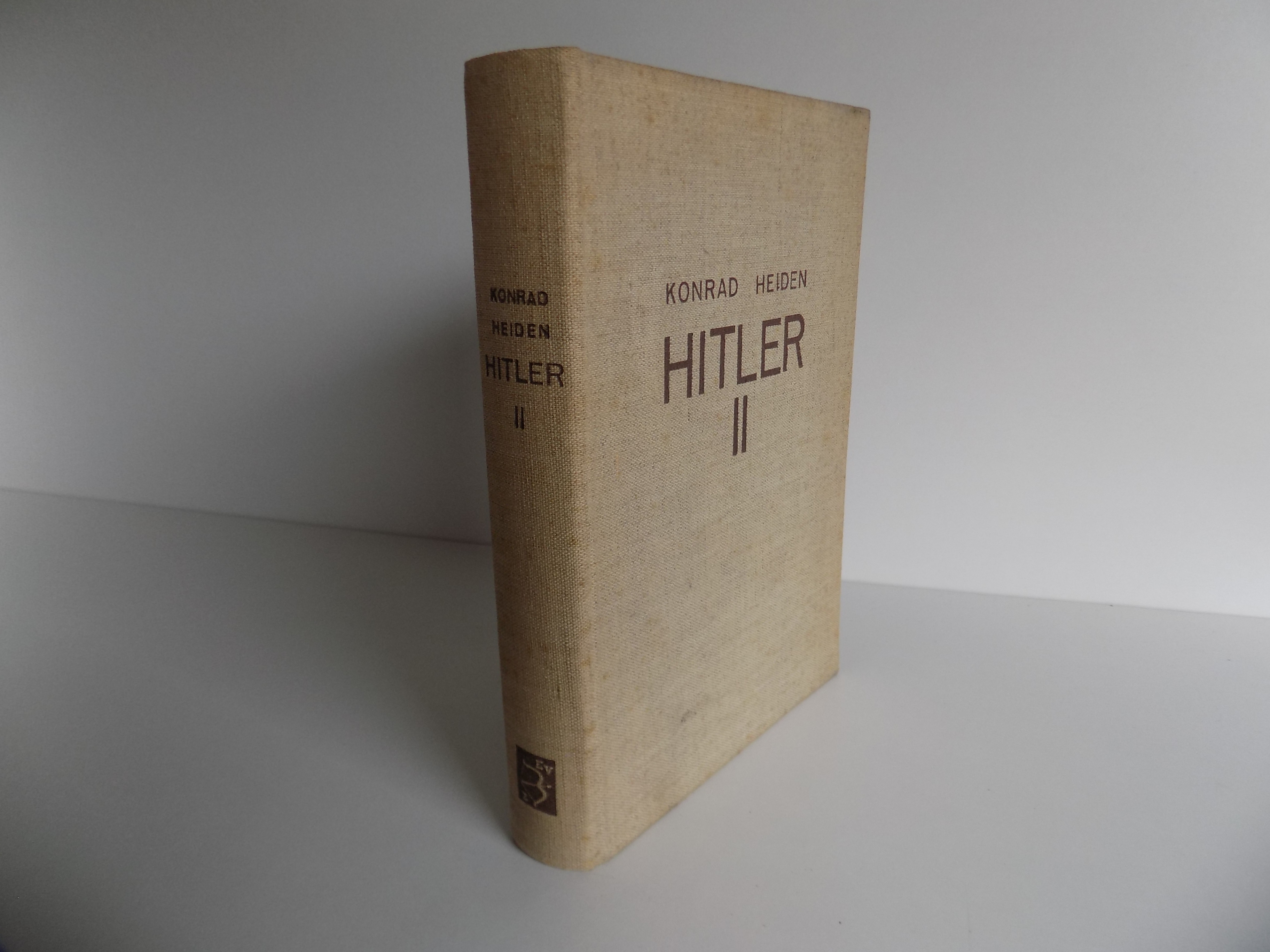 Adolf Hitler. Eine Biographie. Zweiter Band: Ein Mann gegen Europa. Mit ...