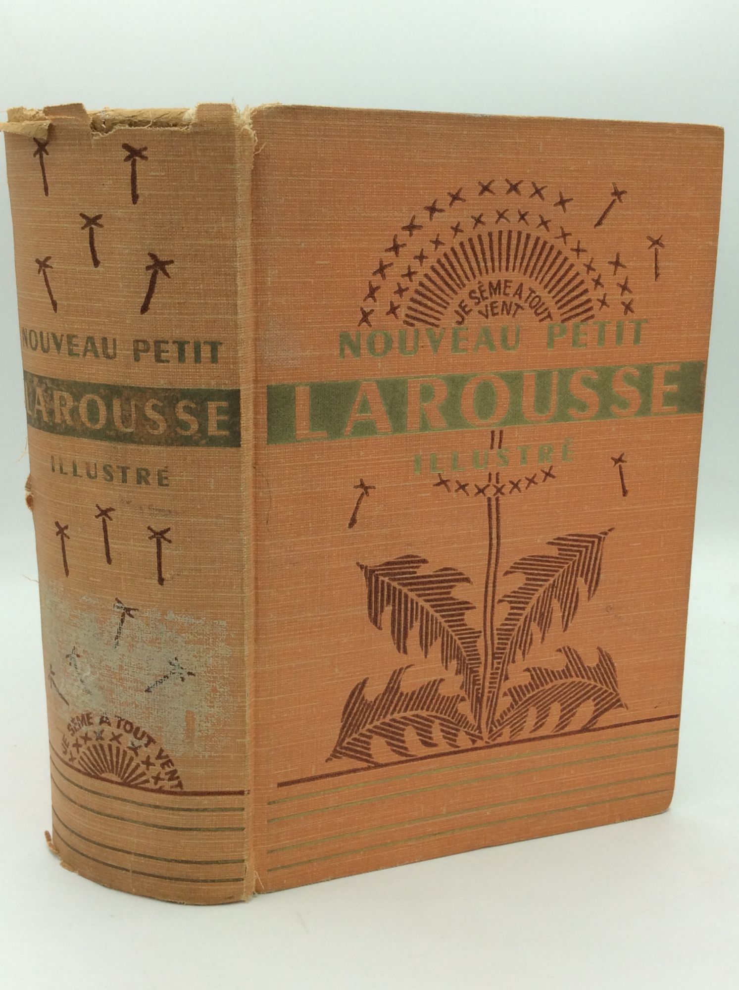 NOUVEAU PETIT LAROUSSE: Illustre Dictionnaire Encyclopedique by Claude ...
