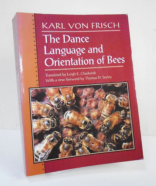 The Dance Language and Orientation of Bees. von von Frisch, Karl. | C ...