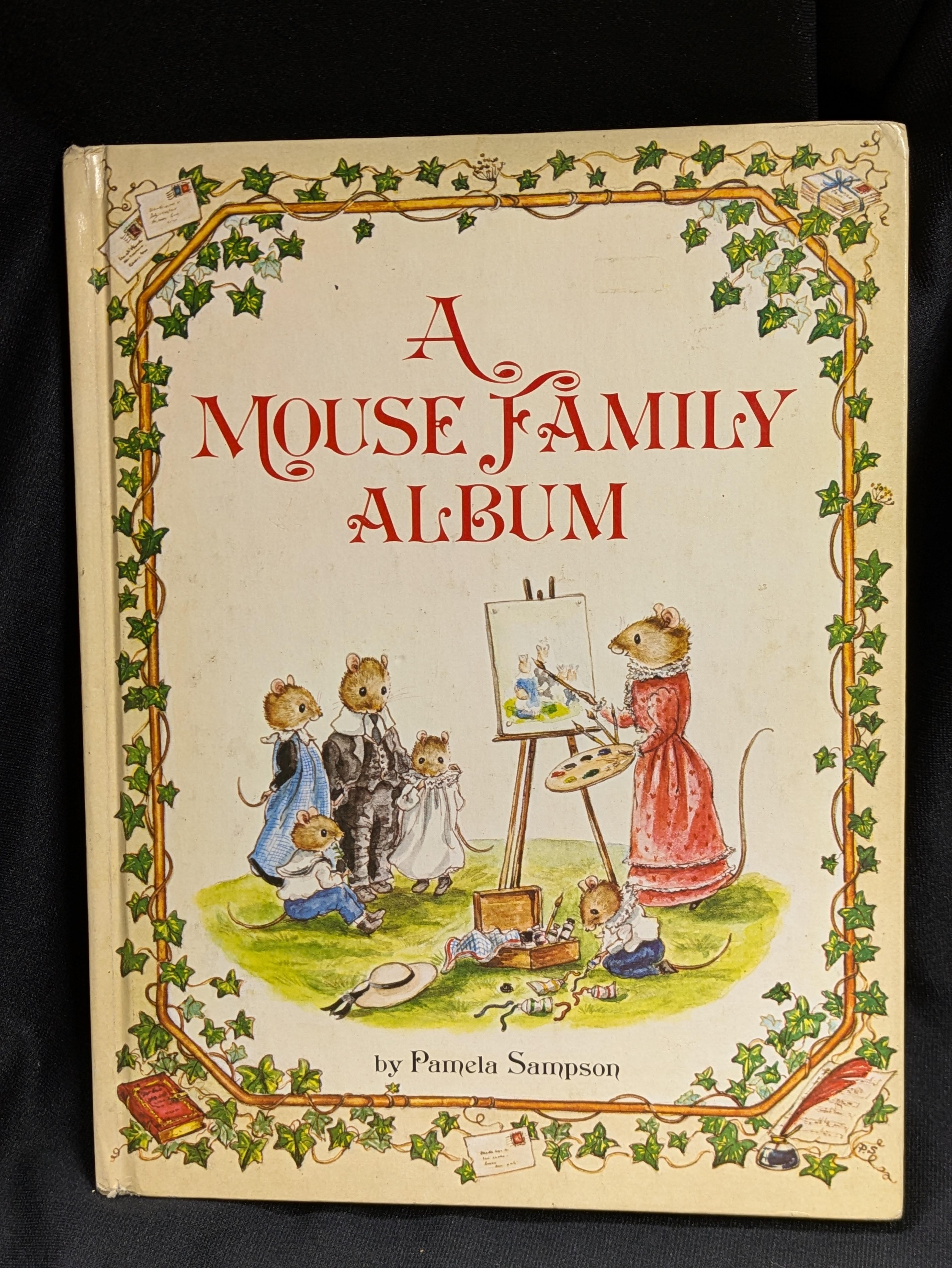 A Mouse Family Album de Sampson, Pamela: Near Fine Hardcover (1980) 1st ...