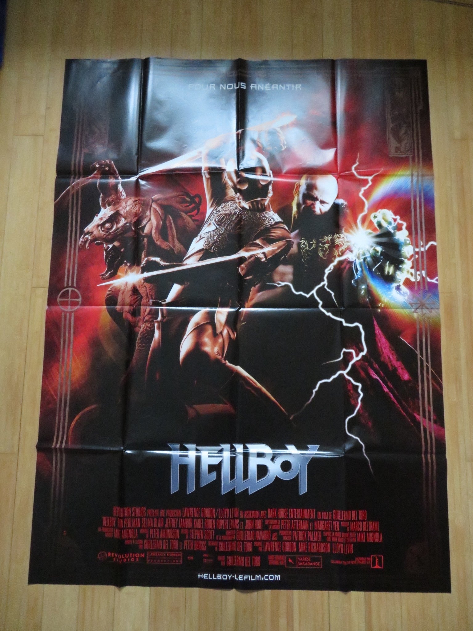 HELLBOY FRENCH GRANDE POSTER RON PERLMAN JOHN HURT 2004: Art / Print / Poster | Rendezvous Cinema