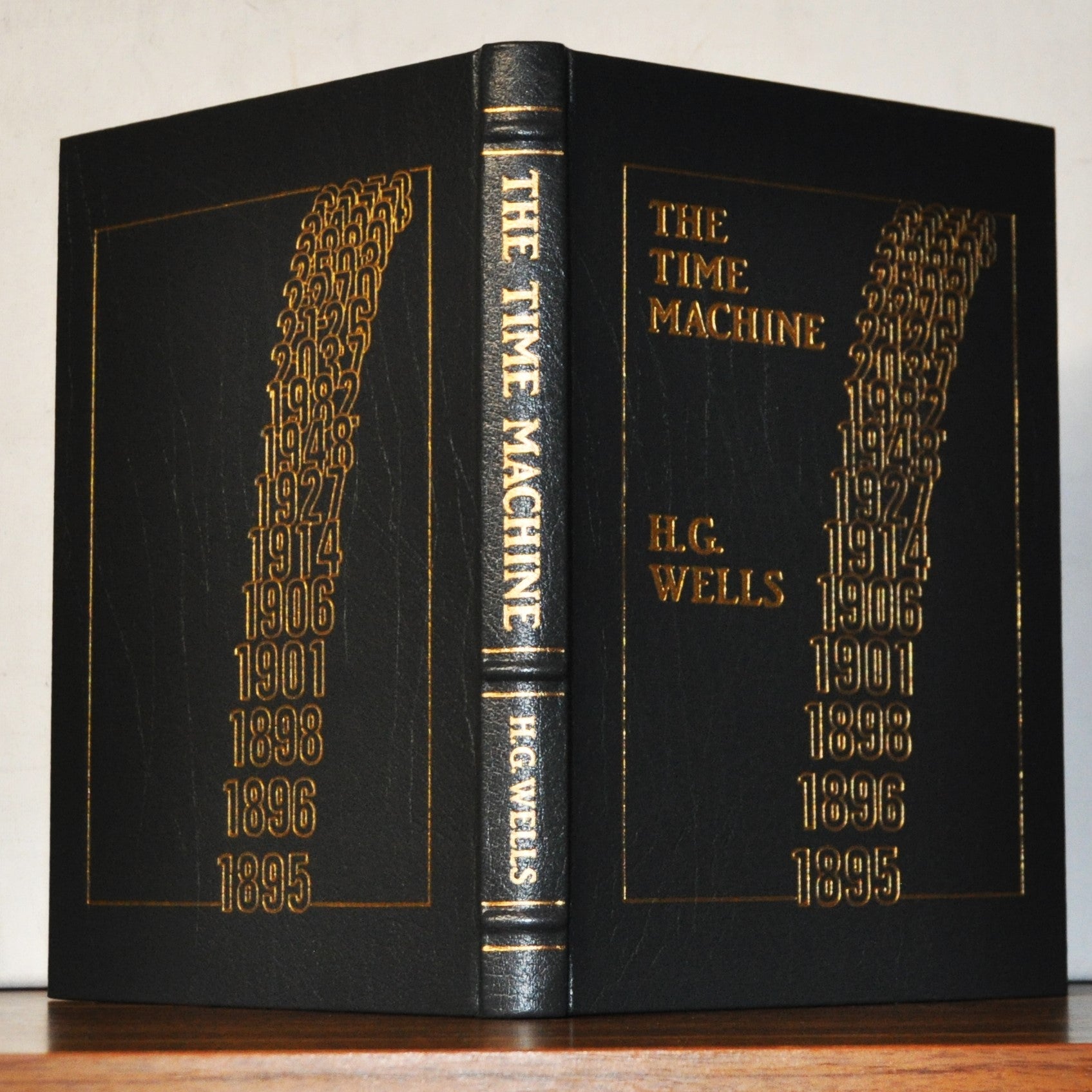 The Time Machine by Wells, H. G.; Aldiss, Brian W. (intro.): Fine with ...