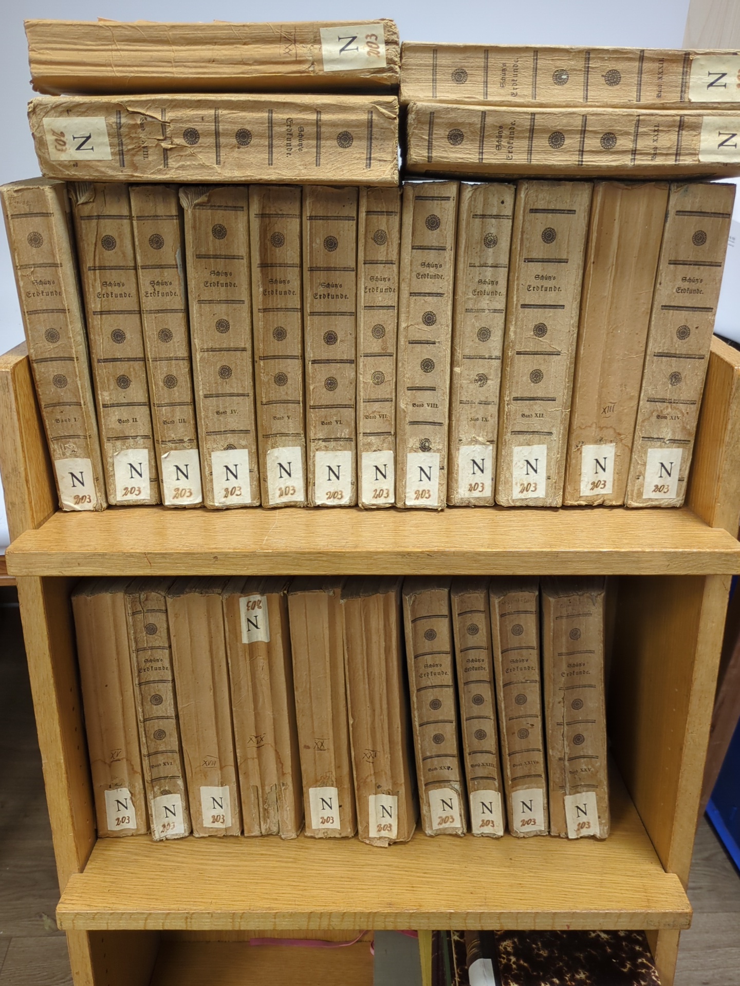 Allgemeine Erdkunde, oder Beschreibung aller Länder der fünf Welttheile ...