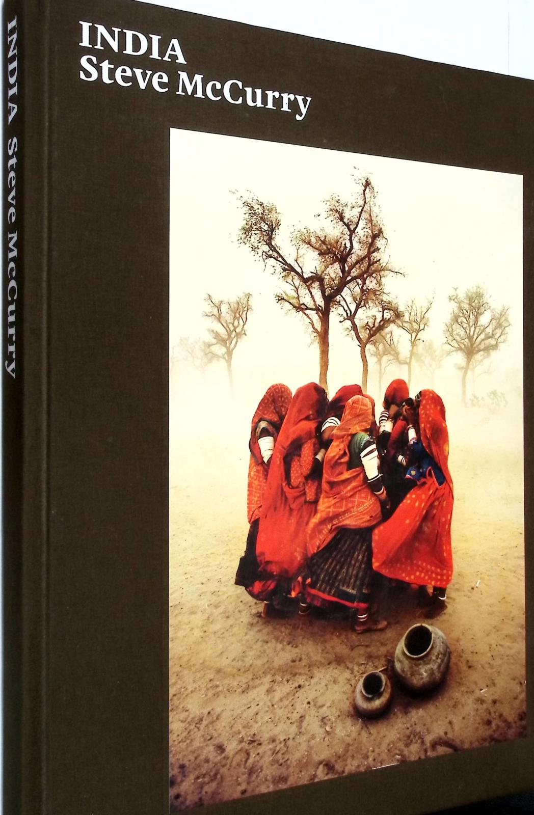 India Steve McCurry by McCurry, Steve Dalrymple, William: Very Good ...